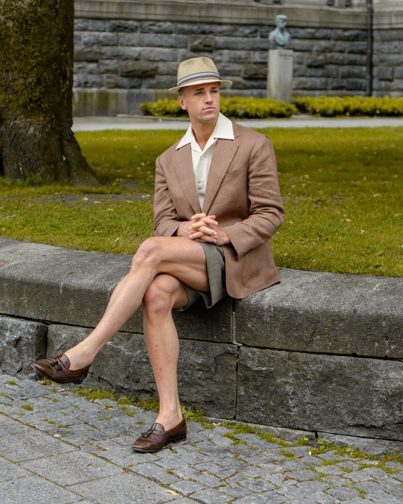 AUGUST – Tidløs Stil
